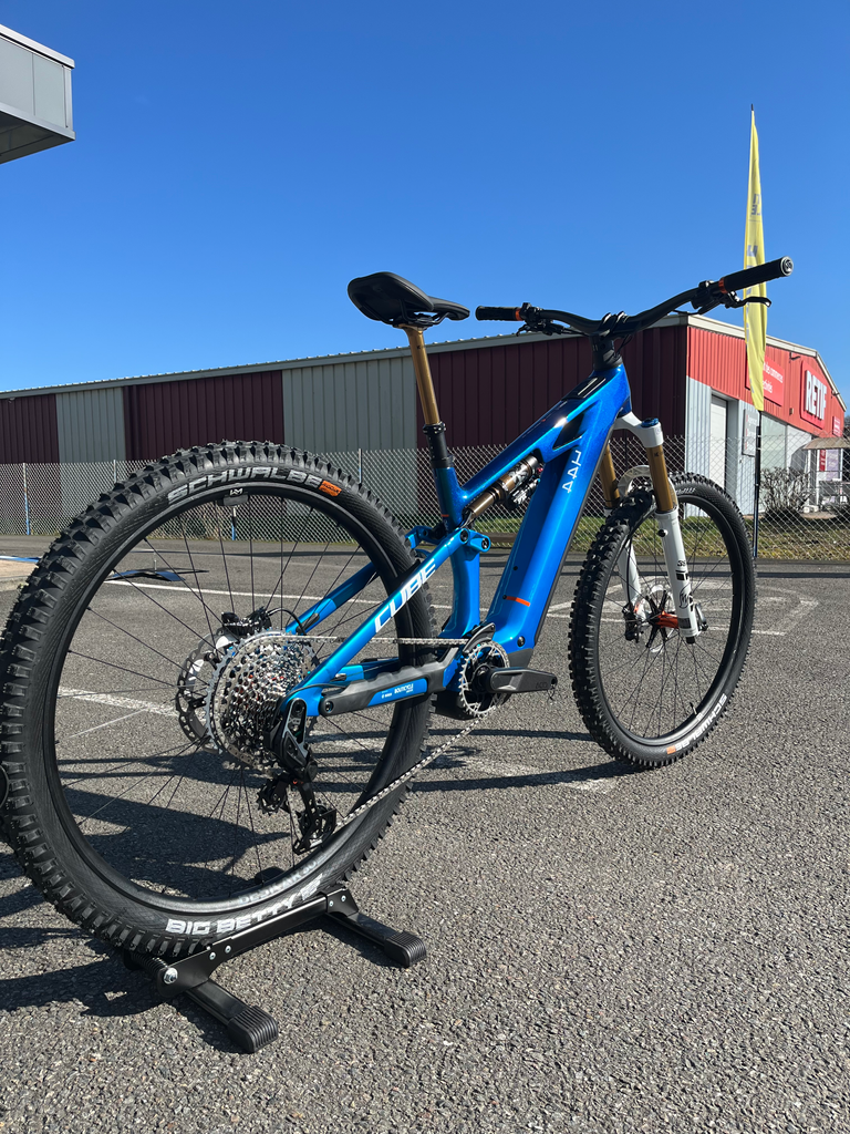 Stereo Hybrid ONE44 HPC Action team 800 2025